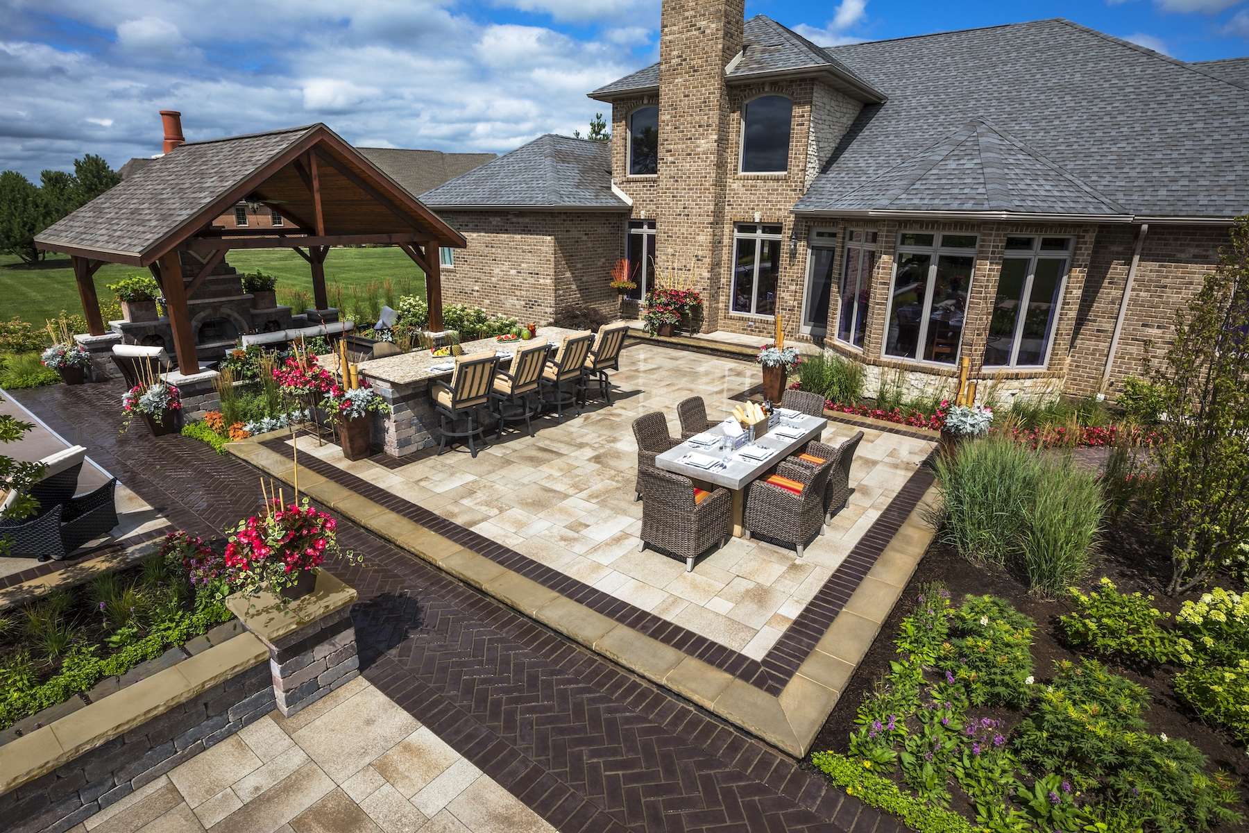 6 Great Tips to Arranging Container Plants Around Your Patio